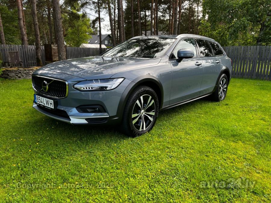 Grey Volvo V90 2021 in Tallinn, with an engine capacity of 2.00 L and mileage of 159 thousand km for 29900 €, photo 3 on AUTOMOTO.COM.LV