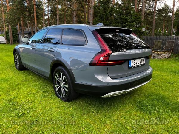 Grey Volvo V90 2021 in Tallinn, with an engine capacity of 2.00 L and mileage of 159 thousand km for 29900 €, photo 3 on AUTOMOTO.COM.LV