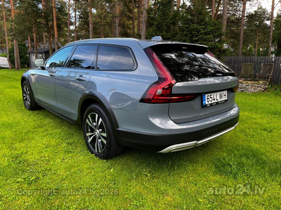 Grey Volvo V90 2021 in Tallinn, with an engine capacity of 2.00 L and mileage of 159 thousand km for 29900 €, photo 4 on AUTOMOTO.COM.LV