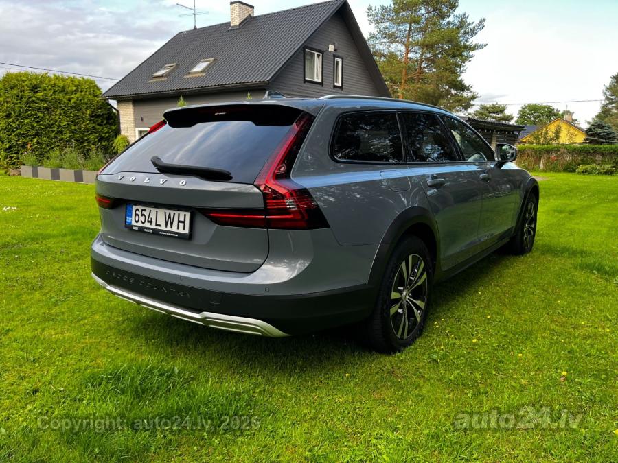 Grey Volvo V90 2021 in Tallinn, with an engine capacity of 2.00 L and mileage of 159 thousand km for 29900 €, photo 5 on AUTOMOTO.COM.LV