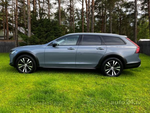 Grey Volvo V90 2021 in Tallinn, with an engine capacity of 2.00 L and mileage of 159 thousand km for 29900 €, photo 5 on AUTOMOTO.COM.LV