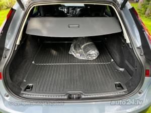 Grey Volvo V90 2021 in Tallinn, with an engine capacity of 2.00 L and mileage of 159 thousand km for 29900 €, photo 16 on AUTOMOTO.COM.LV