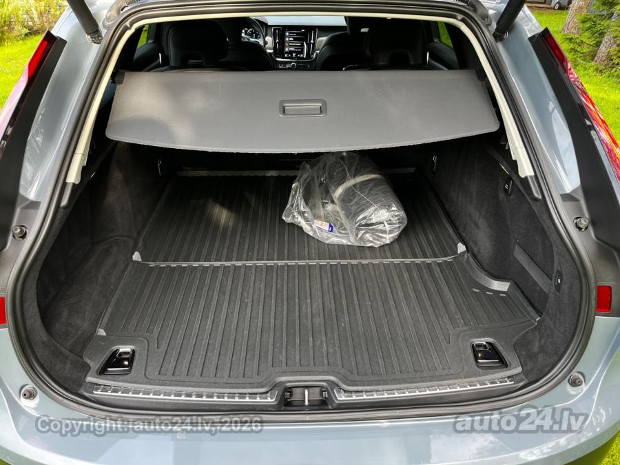 Grey Volvo V90 2021 in Tallinn, with an engine capacity of 2.00 L and mileage of 159 thousand km for 29900 €, photo 16 on AUTOMOTO.COM.LV