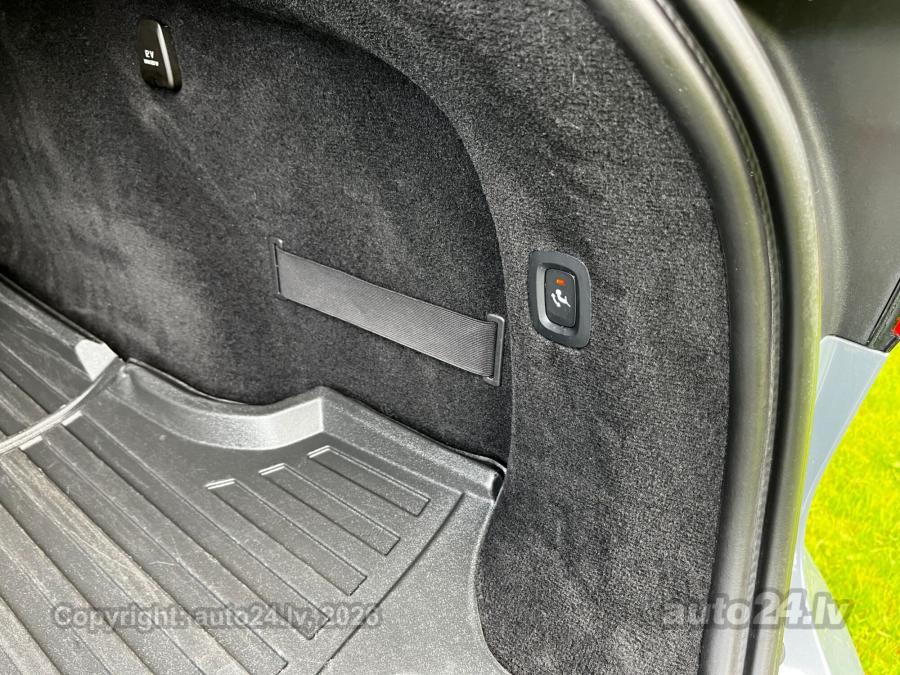 Grey Volvo V90 2021 in Tallinn, with an engine capacity of 2.00 L and mileage of 159 thousand km for 29900 €, photo 17 on AUTOMOTO.COM.LV