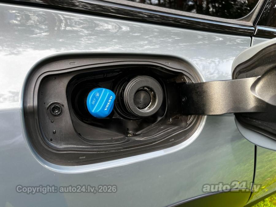 Grey Volvo V90 2021 in Tallinn, with an engine capacity of 2.00 L and mileage of 159 thousand km for 29900 €, photo 20 on AUTOMOTO.COM.LV