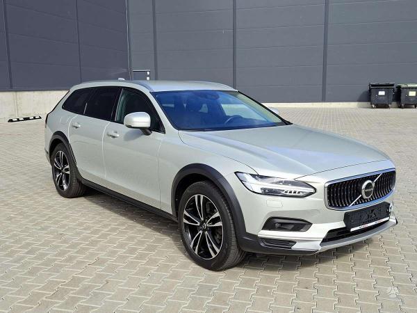 Grey Volvo V90 2021 in Siauliai, with an engine capacity of 1.97 L and mileage of 175 thousand km for 24450 €, photo 1 on AUTOMOTO.COM.LV
