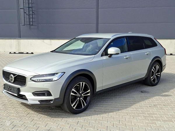 Grey Volvo V90 2021 in Siauliai, with an engine capacity of 1.97 L and mileage of 175 thousand km for 24450 €, photo 2 on AUTOMOTO.COM.LV