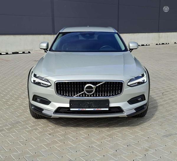 Grey Volvo V90 2021 in Siauliai, with an engine capacity of 1.97 L and mileage of 175 thousand km for 24450 €, photo 3 on AUTOMOTO.COM.LV