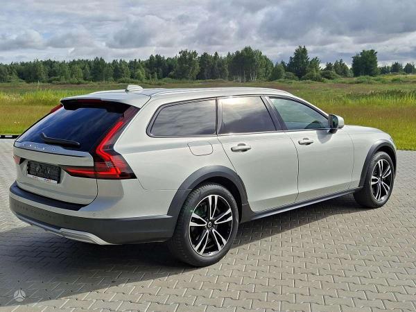 Grey Volvo V90 2021 in Siauliai, with an engine capacity of 1.97 L and mileage of 175 thousand km for 24450 €, photo 4 on AUTOMOTO.COM.LV