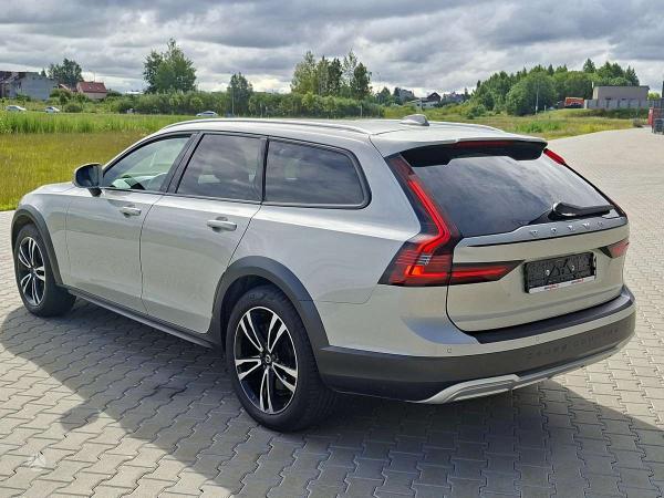 Grey Volvo V90 2021 in Siauliai, with an engine capacity of 1.97 L and mileage of 175 thousand km for 24450 €, photo 5 on AUTOMOTO.COM.LV