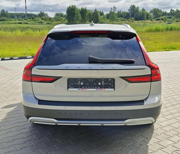 Grey Volvo V90 2021 in Siauliai, with an engine capacity of 1.97 L and mileage of 175 thousand km for 24450 €, photo 6 on AUTOMOTO.COM.LV