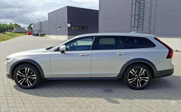 Grey Volvo V90 2021 in Siauliai, with an engine capacity of 1.97 L and mileage of 175 thousand km for 24450 €, photo 7 on AUTOMOTO.COM.LV