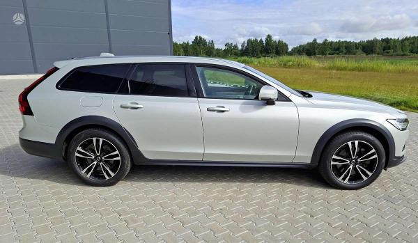 Grey Volvo V90 2021 in Siauliai, with an engine capacity of 1.97 L and mileage of 175 thousand km for 24450 €, photo 8 on AUTOMOTO.COM.LV