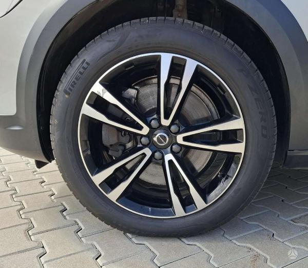 Grey Volvo V90 2021 in Siauliai, with an engine capacity of 1.97 L and mileage of 175 thousand km for 24450 €, photo 9 on AUTOMOTO.COM.LV