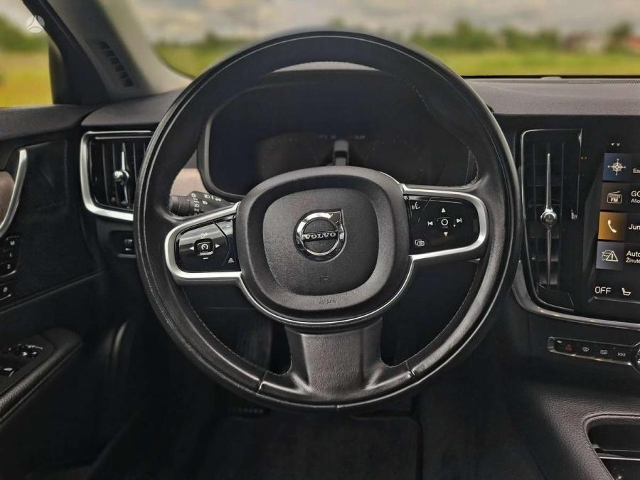 Pelēks Volvo V90 2021 Šauļi, ar dzinēja tilpumu 1.97 L un nobraukumu 175 tūkst. km par 24450 €, foto 32 vietnē AUTOMOTO.COM.LV