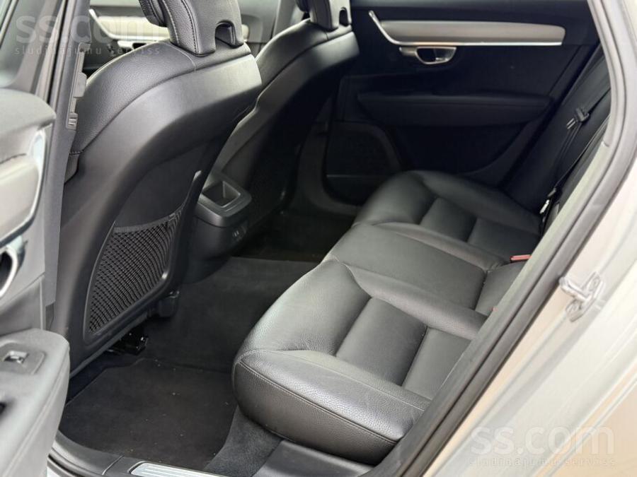 Pelēks Volvo V90 2021 Rīga, ar dzinēja tilpumu 2.00 L un nobraukumu 82 tūkst. km par 23950 €, foto 16 vietnē AUTOMOTO.COM.LV