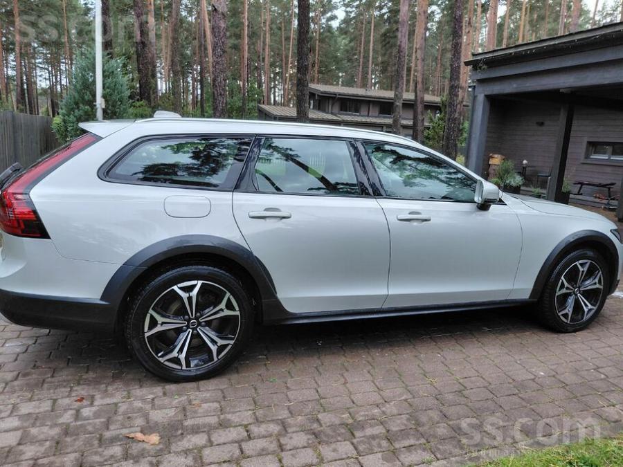 Grey Volvo V90 2021 in Riga, with an engine capacity of 2.00 L and mileage of 157 thousand km for 25900 €, photo 1 on AUTOMOTO.COM.LV