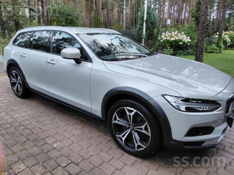 Grey Volvo V90 2021 in Riga, with an engine capacity of 2.00 L and mileage of 157 thousand km for 25900 €, photo 3 on AUTOMOTO.COM.LV