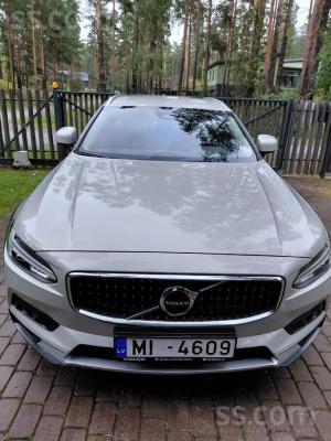 Grey Volvo V90 2021 in Riga, with an engine capacity of 2.00 L and mileage of 157 thousand km for 25900 €, photo 6 on AUTOMOTO.COM.LV