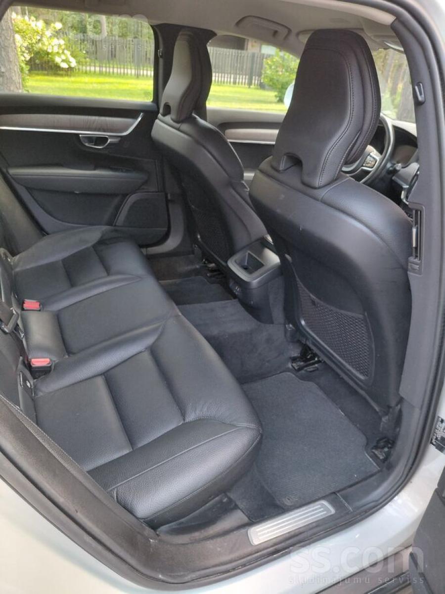 Grey Volvo V90 2021 in Riga, with an engine capacity of 2.00 L and mileage of 157 thousand km for 25900 €, photo 8 on AUTOMOTO.COM.LV