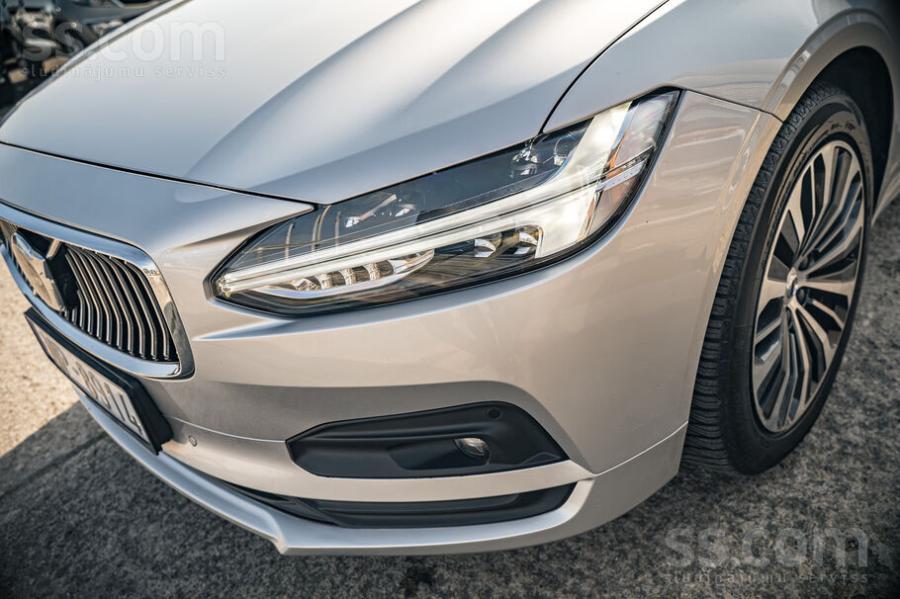 Pelēks Volvo V90 2021 Rīga, ar dzinēja tilpumu 2.00 L un nobraukumu 82 tūkst. km par 23500 €, foto 24 vietnē AUTOMOTO.COM.LV
