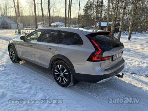 Pelēks Volvo V90 2022 Pērnava, ar dzinēja tilpumu 2.00 L un nobraukumu 56 tūkst. km par 37900 €, foto 3 vietnē AUTOMOTO.COM.LV