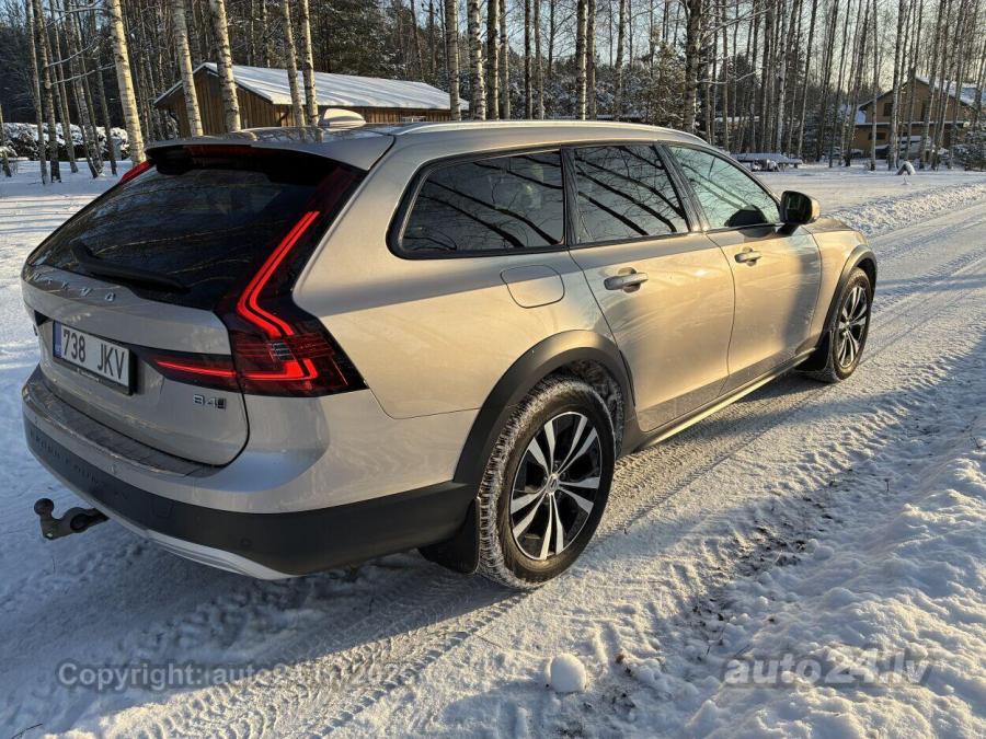 Pelēks Volvo V90 2022 Pērnava, ar dzinēja tilpumu 2.00 L un nobraukumu 56 tūkst. km par 37900 €, foto 4 vietnē AUTOMOTO.COM.LV