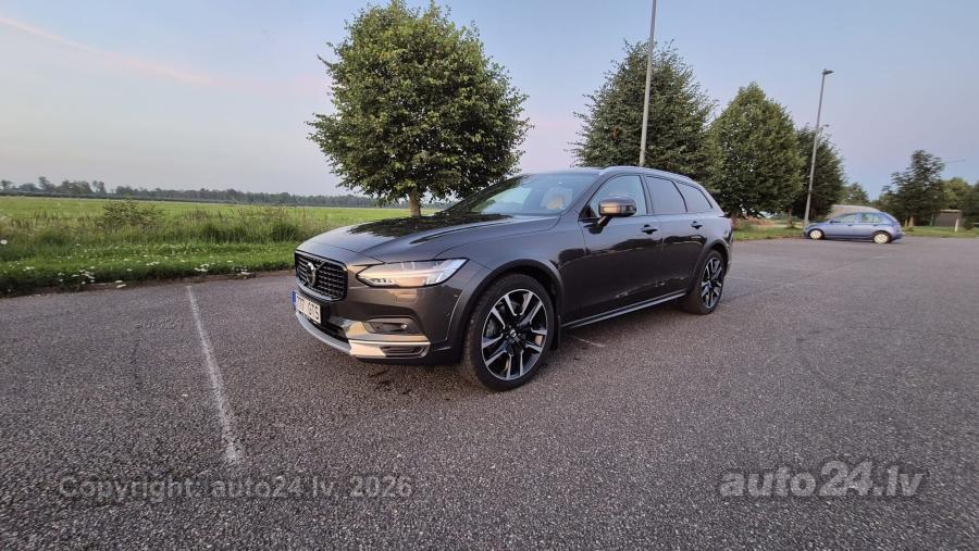 Pelēks Volvo V90 2022 Tallina, ar dzinēja tilpumu 2.00 L un nobraukumu 125 tūkst. km par 43000 €, foto 1 vietnē AUTOMOTO.COM.LV