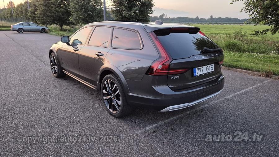 Pelēks Volvo V90 2022 Tallina, ar dzinēja tilpumu 2.00 L un nobraukumu 125 tūkst. km par 43000 €, foto 4 vietnē AUTOMOTO.COM.LV