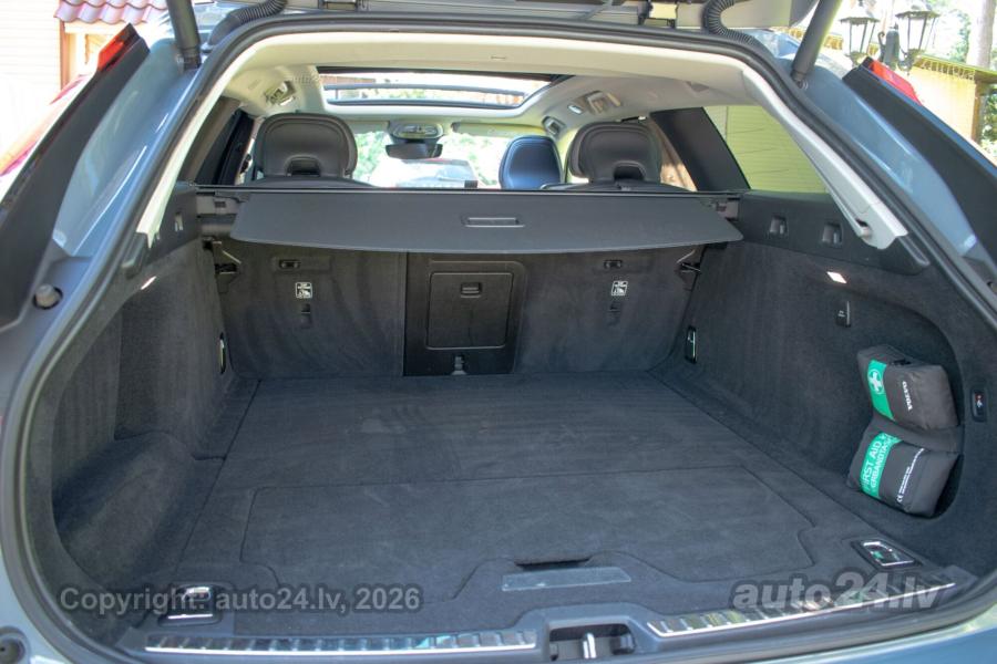 Pelēks Volvo V90 2022 Tallina, ar dzinēja tilpumu 2.00 L un nobraukumu 111 tūkst. km par 39990 €, foto 19 vietnē AUTOMOTO.COM.LV