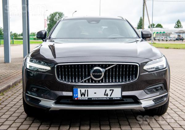 Grey Volvo V90 2022 in Cesis, with an engine capacity of 2.00 L and mileage of 106 thousand km for 31950 €, photo 1 on AUTOMOTO.COM.LV