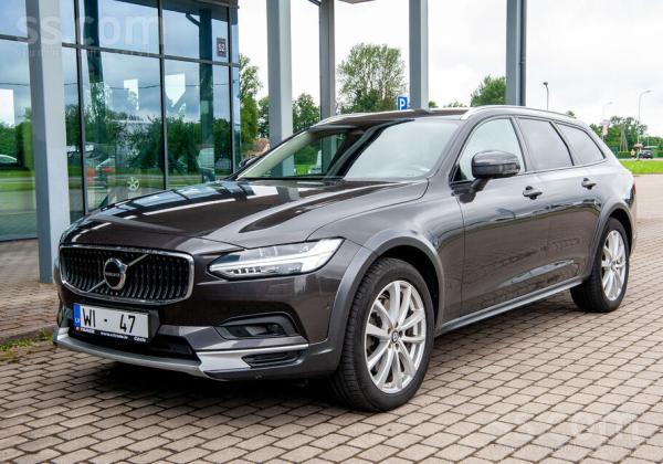 Grey Volvo V90 2022 in Cesis, with an engine capacity of 2.00 L and mileage of 106 thousand km for 31950 €, photo 2 on AUTOMOTO.COM.LV