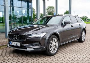 Grey Volvo V90 2022 in Cesis, with an engine capacity of 2.00 L and mileage of 106 thousand km for 31950 €, photo 3 on AUTOMOTO.COM.LV