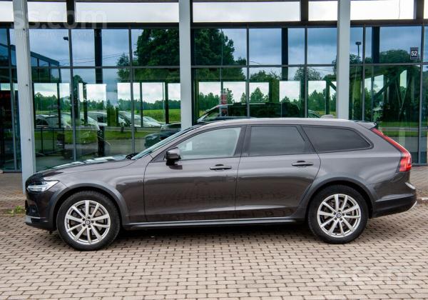 Grey Volvo V90 2022 in Cesis, with an engine capacity of 2.00 L and mileage of 106 thousand km for 31950 €, photo 3 on AUTOMOTO.COM.LV