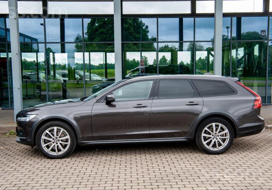 Grey Volvo V90 2022 in Cesis, with an engine capacity of 2.00 L and mileage of 106 thousand km for 31950 €, photo 4 on AUTOMOTO.COM.LV