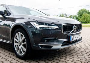 Grey Volvo V90 2022 in Cesis, with an engine capacity of 2.00 L and mileage of 106 thousand km for 31950 €, photo 9 on AUTOMOTO.COM.LV