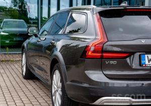 Grey Volvo V90 2022 in Cesis, with an engine capacity of 2.00 L and mileage of 106 thousand km for 31950 €, photo 12 on AUTOMOTO.COM.LV