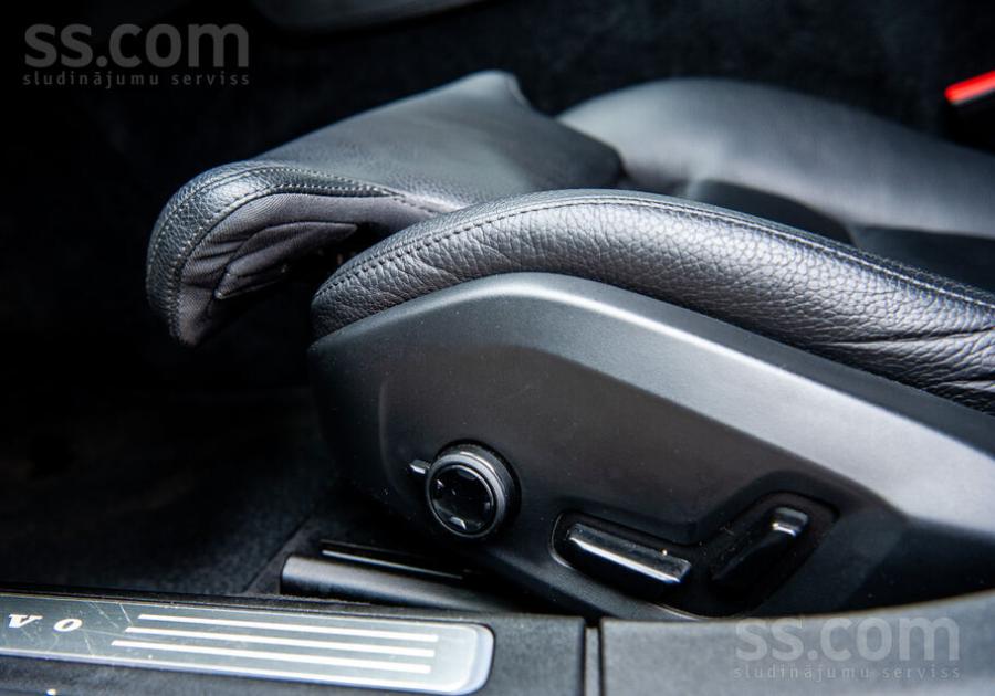 Grey Volvo V90 2022 in Cesis, with an engine capacity of 2.00 L and mileage of 106 thousand km for 31950 €, photo 17 on AUTOMOTO.COM.LV