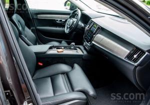 Grey Volvo V90 2022 in Cesis, with an engine capacity of 2.00 L and mileage of 106 thousand km for 31950 €, photo 23 on AUTOMOTO.COM.LV