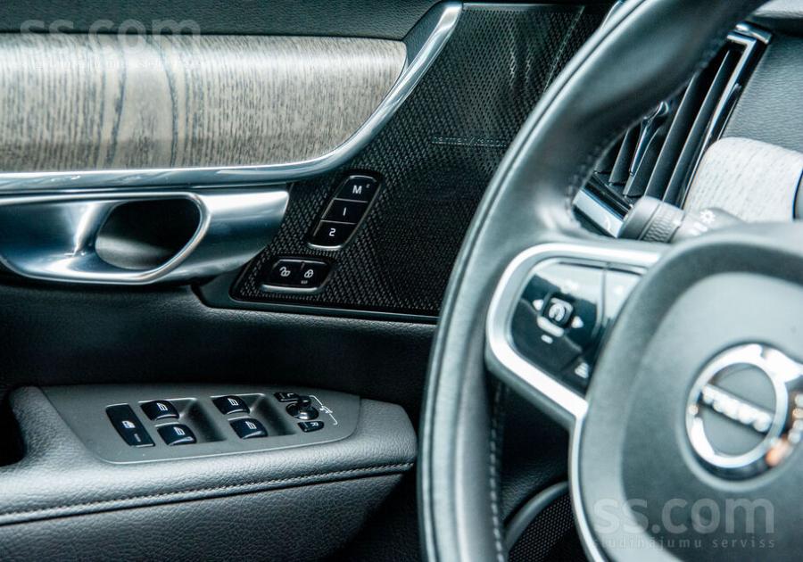 Grey Volvo V90 2022 in Cesis, with an engine capacity of 2.00 L and mileage of 106 thousand km for 31950 €, photo 25 on AUTOMOTO.COM.LV
