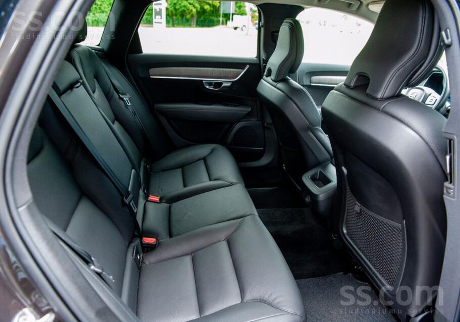 Grey Volvo V90 2022 in Cesis, with an engine capacity of 2.00 L and mileage of 106 thousand km for 31950 €, photo 26 on AUTOMOTO.COM.LV
