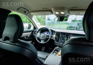 Grey Volvo V90 2022 in Cesis, with an engine capacity of 2.00 L and mileage of 106 thousand km for 31950 €, photo 28 on AUTOMOTO.COM.LV