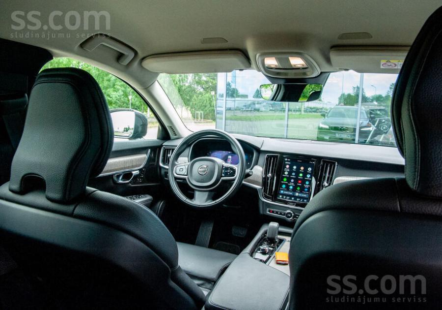 Grey Volvo V90 2022 in Cesis, with an engine capacity of 2.00 L and mileage of 106 thousand km for 31950 €, photo 28 on AUTOMOTO.COM.LV
