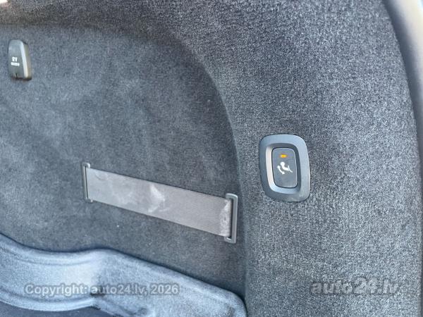 Grey Volvo V90 2022 in Cesis, with an engine capacity of 2.00 L and mileage of 106 thousand km for 32950 €, photo 6 on AUTOMOTO.COM.LV