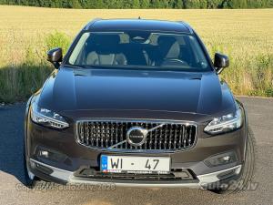 Grey Volvo V90 2022 in Cesis, with an engine capacity of 2.00 L and mileage of 106 thousand km for 32950 €, photo 5 on AUTOMOTO.COM.LV