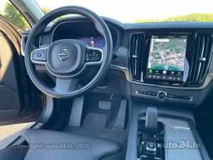 Grey Volvo V90 2022 in Cesis, with an engine capacity of 2.00 L and mileage of 106 thousand km for 32950 €, photo 13 on AUTOMOTO.COM.LV