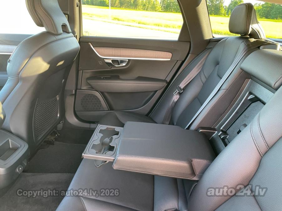 Grey Volvo V90 2022 in Cesis, with an engine capacity of 2.00 L and mileage of 106 thousand km for 32950 €, photo 14 on AUTOMOTO.COM.LV