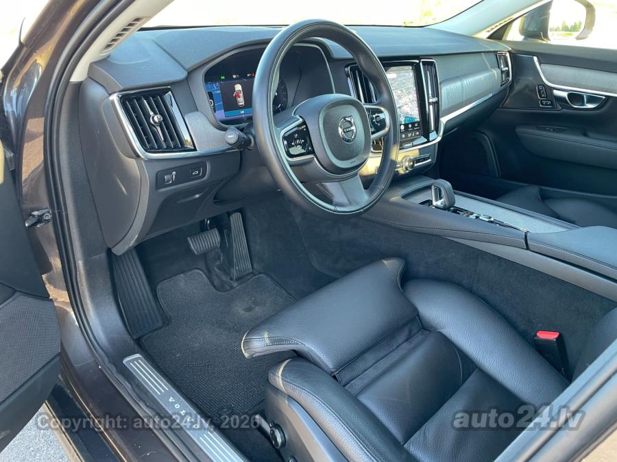 Grey Volvo V90 2022 in Cesis, with an engine capacity of 2.00 L and mileage of 106 thousand km for 32950 €, photo 15 on AUTOMOTO.COM.LV
