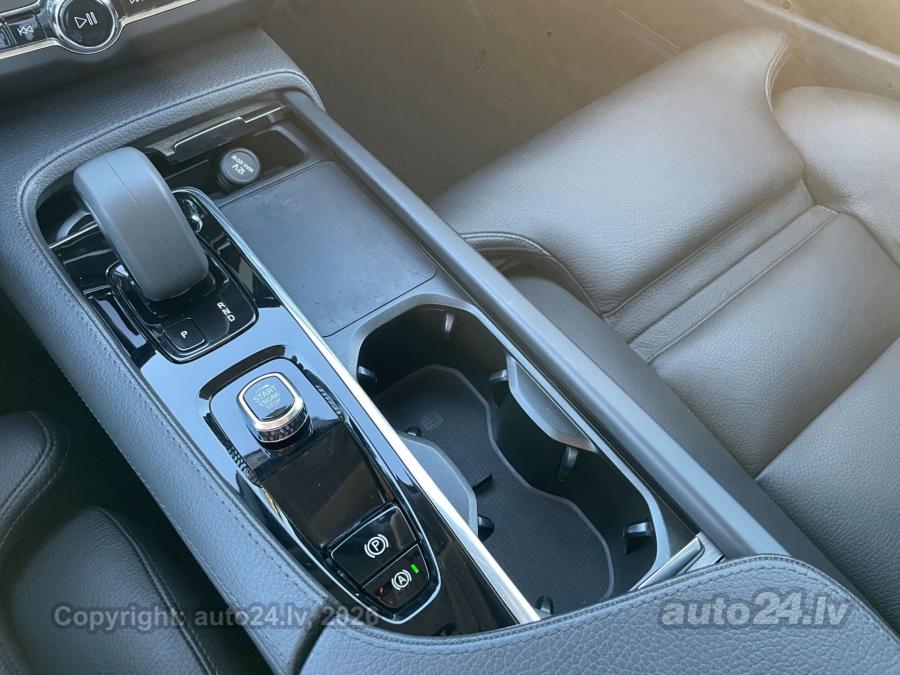 Grey Volvo V90 2022 in Cesis, with an engine capacity of 2.00 L and mileage of 106 thousand km for 32950 €, photo 19 on AUTOMOTO.COM.LV