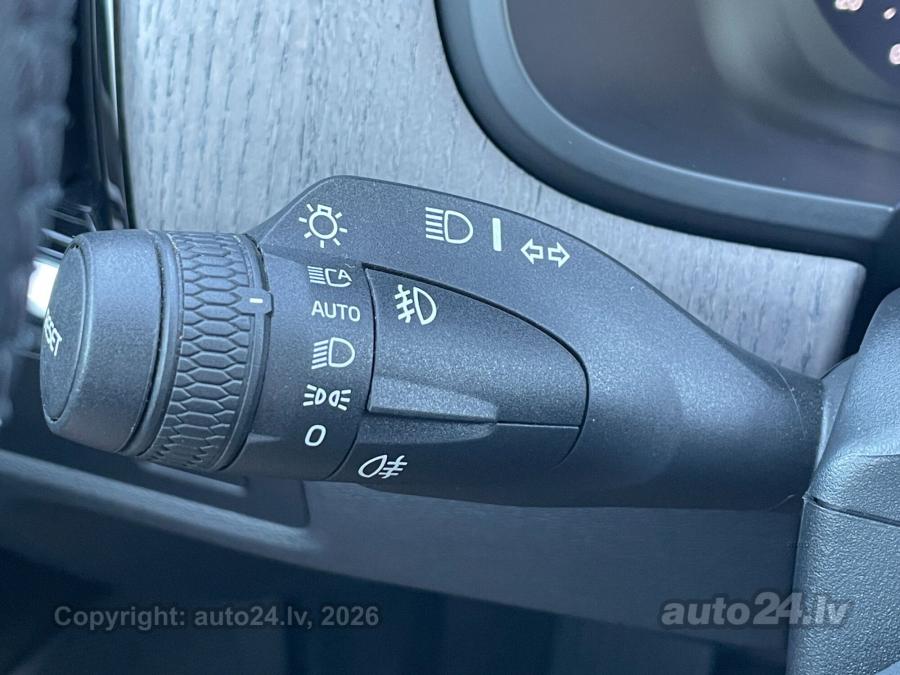 Grey Volvo V90 2022 in Cesis, with an engine capacity of 2.00 L and mileage of 106 thousand km for 32950 €, photo 24 on AUTOMOTO.COM.LV